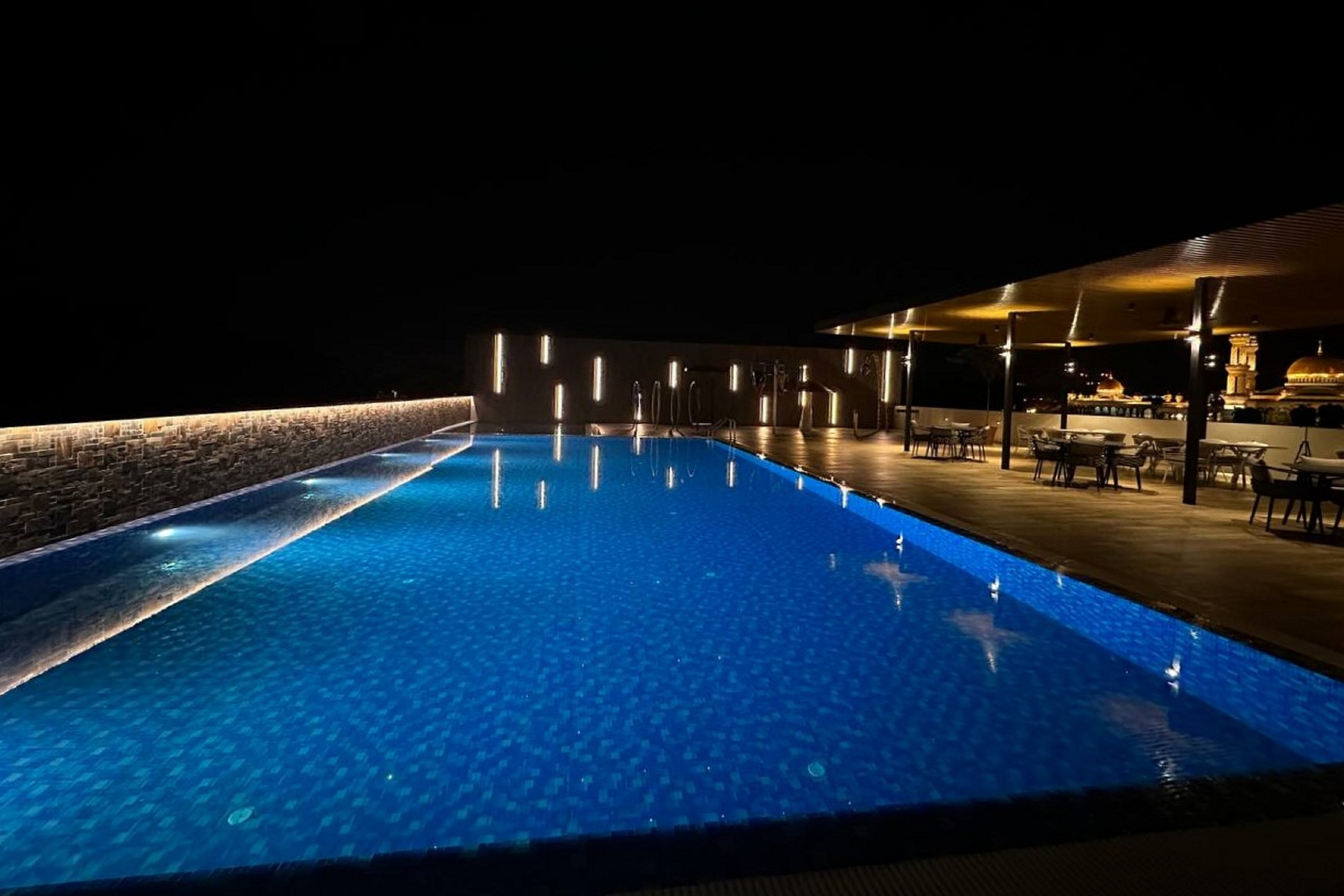 Gallery Media - J Hotel